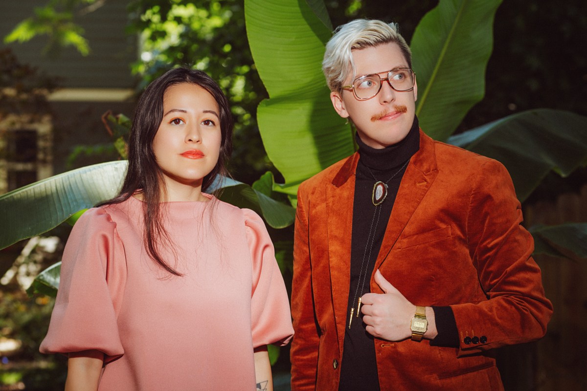 An Interview with Dreamy Indie-Pop Duo Tiny Ghosts” – hummingbird mag